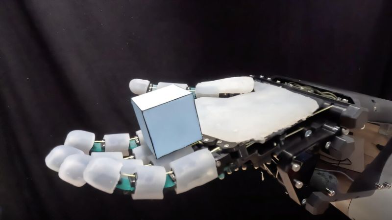 Robotic Hand Features Human-Like Grasp Without Complex Programming - News