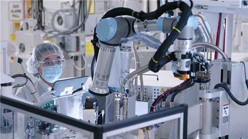 Lam Research Introduces Dextro: A Cobot for Semiconductor Manufacturing ...