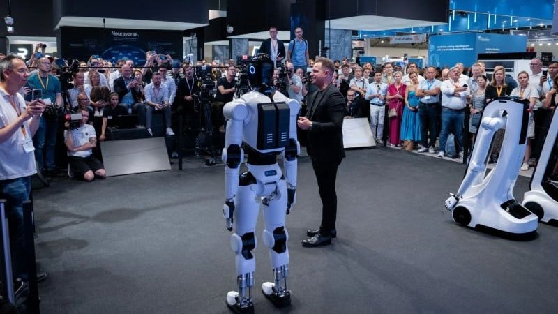 Neura Robotics Debuts Cognitive Robot Solutions for Everyday Use - News